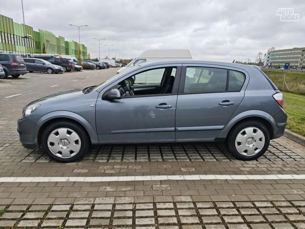 Opel Astra 2006 in Vilnius, with an engine capacity of 1.90 L and mileage of 334 thousand km for 990 €, photo 10 on AUTOMOTO.COM.LV