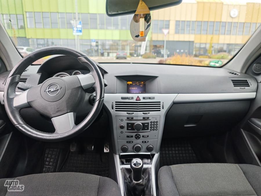 Opel Astra 2006 in Vilnius, with an engine capacity of 1.90 L and mileage of 334 thousand km for 990 €, photo 12 on AUTOMOTO.COM.LV