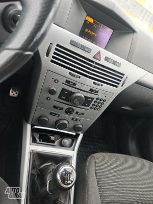 Opel Astra 2006 in Vilnius, with an engine capacity of 1.90 L and mileage of 334 thousand km for 990 €, photo 13 on AUTOMOTO.COM.LV