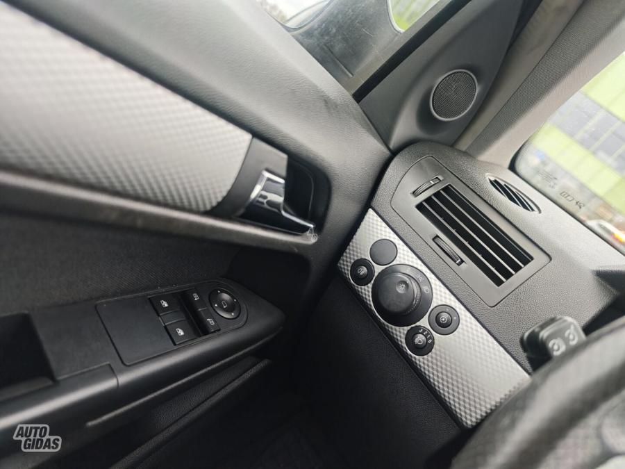 Opel Astra 2006 in Vilnius, with an engine capacity of 1.90 L and mileage of 334 thousand km for 990 €, photo 14 on AUTOMOTO.COM.LV