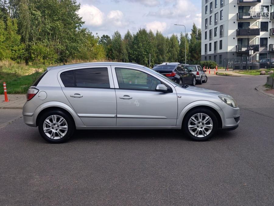 Opel Astra 2006 in Vilnius, with an engine capacity of 1.60 L and mileage of 236 thousand km for 1750 €, photo 4 on AUTOMOTO.COM.LV