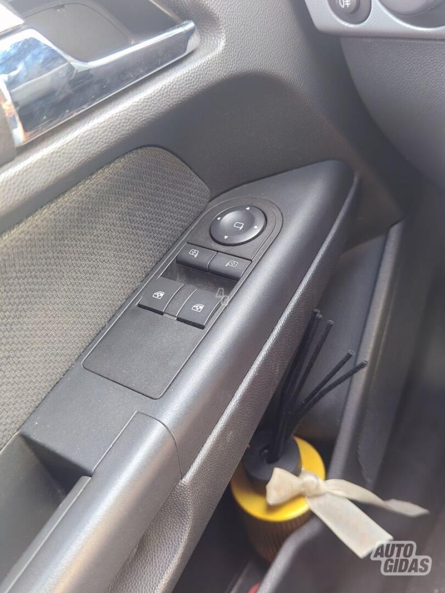 Opel Astra 2006 in Vilnius, with an engine capacity of 1.60 L and mileage of 236 thousand km for 1750 €, photo 12 on AUTOMOTO.COM.LV