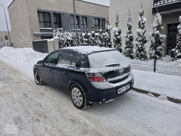Opel Astra 2007 in Vilnius, with an engine capacity of 1.60 L and mileage of 268 thousand km for 550 €, photo 4 on AUTOMOTO.COM.LV
