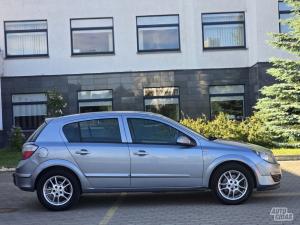 Opel Astra 2007 in Vilnius, with an engine capacity of 1.90 L and mileage of 297 thousand km for 1300 €, photo 4 on AUTOMOTO.COM.LV