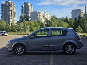 Opel Astra 2007 in Vilnius, with an engine capacity of 1.90 L and mileage of 297 thousand km for 1300 €, photo 5 on AUTOMOTO.COM.LV