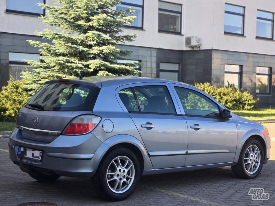 Opel Astra 2007 in Vilnius, with an engine capacity of 1.90 L and mileage of 297 thousand km for 1300 €, photo 6 on AUTOMOTO.COM.LV