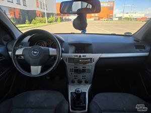 Opel Astra 2007 in Vilnius, with an engine capacity of 1.90 L and mileage of 297 thousand km for 1300 €, photo 11 on AUTOMOTO.COM.LV