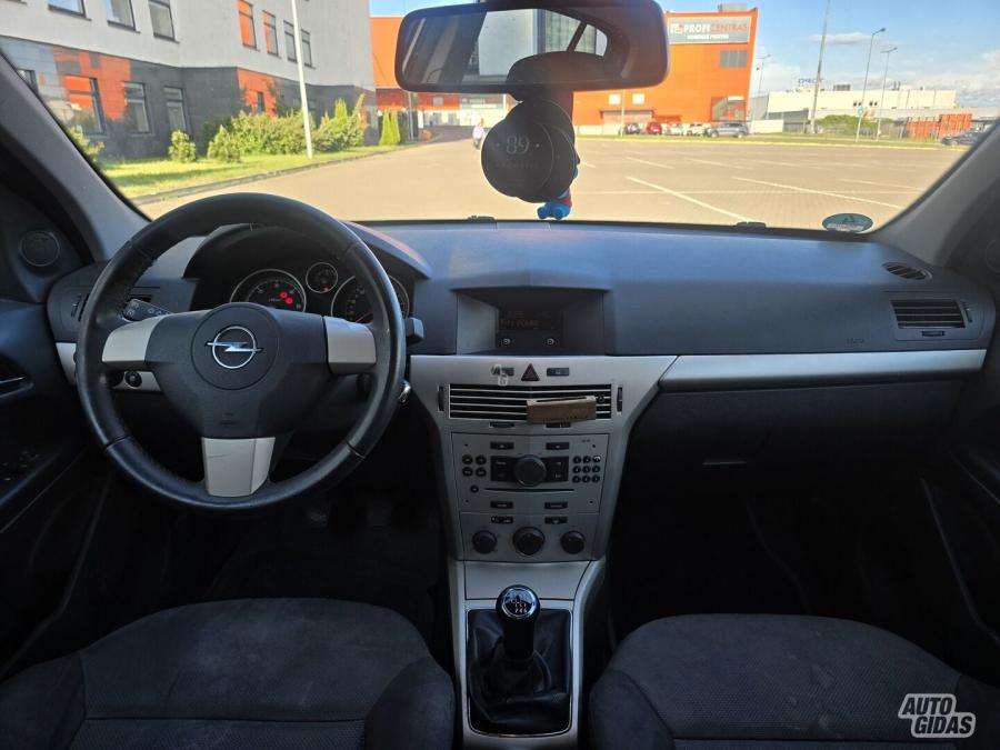Opel Astra 2007 in Vilnius, with an engine capacity of 1.90 L and mileage of 297 thousand km for 1300 €, photo 11 on AUTOMOTO.COM.LV