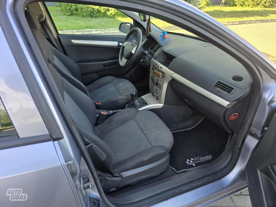Opel Astra 2007 in Vilnius, with an engine capacity of 1.90 L and mileage of 297 thousand km for 1300 €, photo 12 on AUTOMOTO.COM.LV
