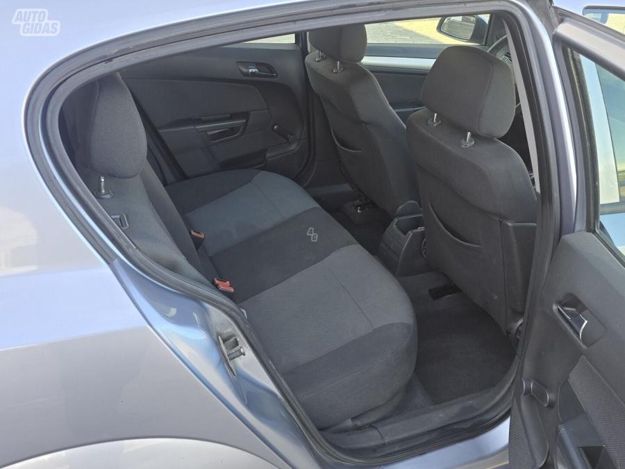 Opel Astra 2007 in Vilnius, with an engine capacity of 1.90 L and mileage of 297 thousand km for 1300 €, photo 13 on AUTOMOTO.COM.LV