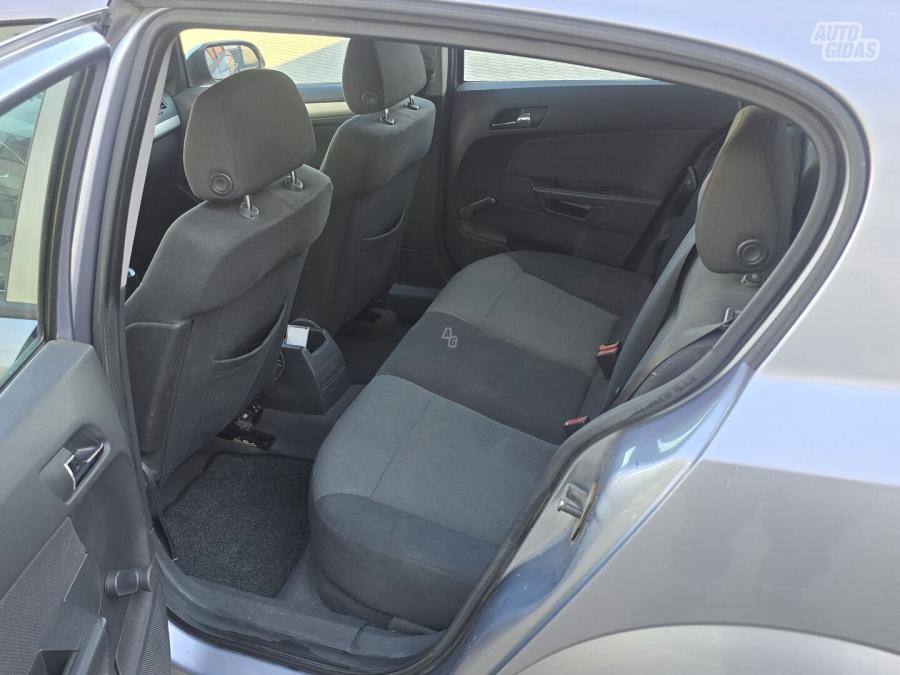 Opel Astra 2007 in Vilnius, with an engine capacity of 1.90 L and mileage of 297 thousand km for 1300 €, photo 14 on AUTOMOTO.COM.LV