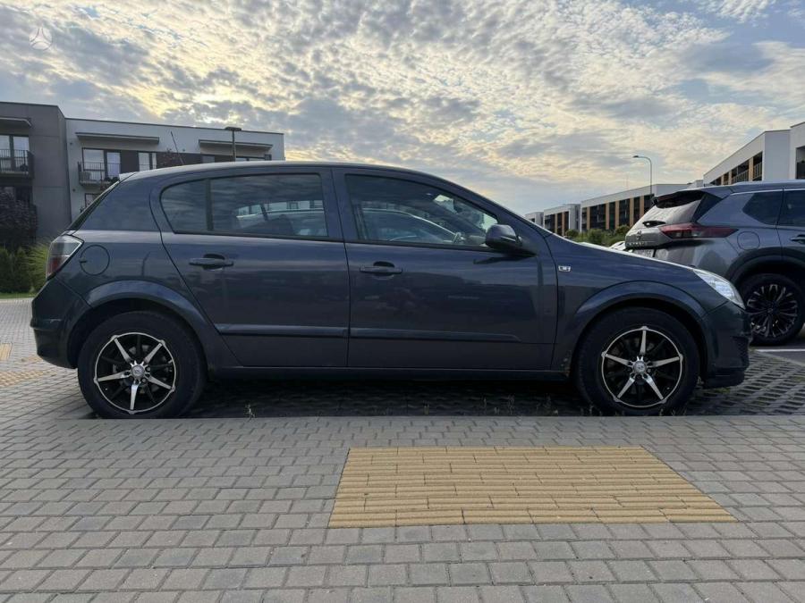 Opel Astra 2007 Viļņa, ar dzinēja tilpumu 1.91 L un nobraukumu 212 tūkst. km par 1000 €, foto 3 vietnē AUTOMOTO.COM.LV