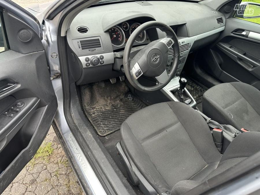 Opel Astra 2007 in Vilnius, with an engine capacity of 1.60 L and mileage of 250 thousand km for 700 €, photo 6 on AUTOMOTO.COM.LV