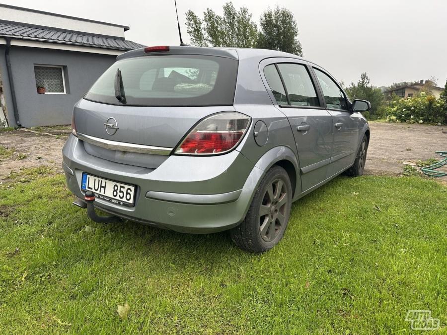 Opel Astra 2007 in Vilnius, with an engine capacity of 1.60 L and mileage of 250 thousand km for 700 €, photo 7 on AUTOMOTO.COM.LV