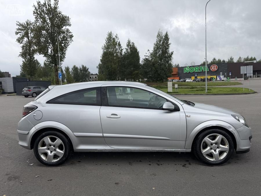 Opel Astra 2007 in Vilnius, with an engine capacity of 1.90 L and mileage of 273 thousand km for 1350 €, photo 5 on AUTOMOTO.COM.LV