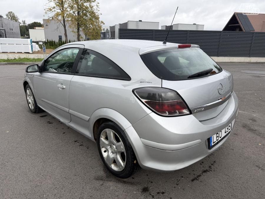 Opel Astra 2007 in Vilnius, with an engine capacity of 1.90 L and mileage of 273 thousand km for 1350 €, photo 8 on AUTOMOTO.COM.LV
