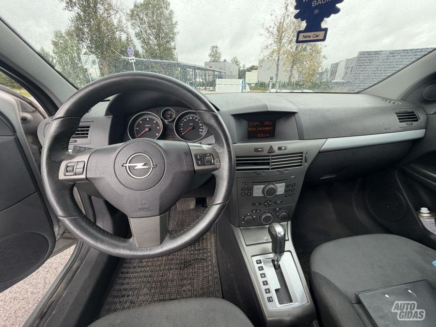 Opel Astra 2007 in Vilnius, with an engine capacity of 1.90 L and mileage of 273 thousand km for 1350 €, photo 9 on AUTOMOTO.COM.LV
