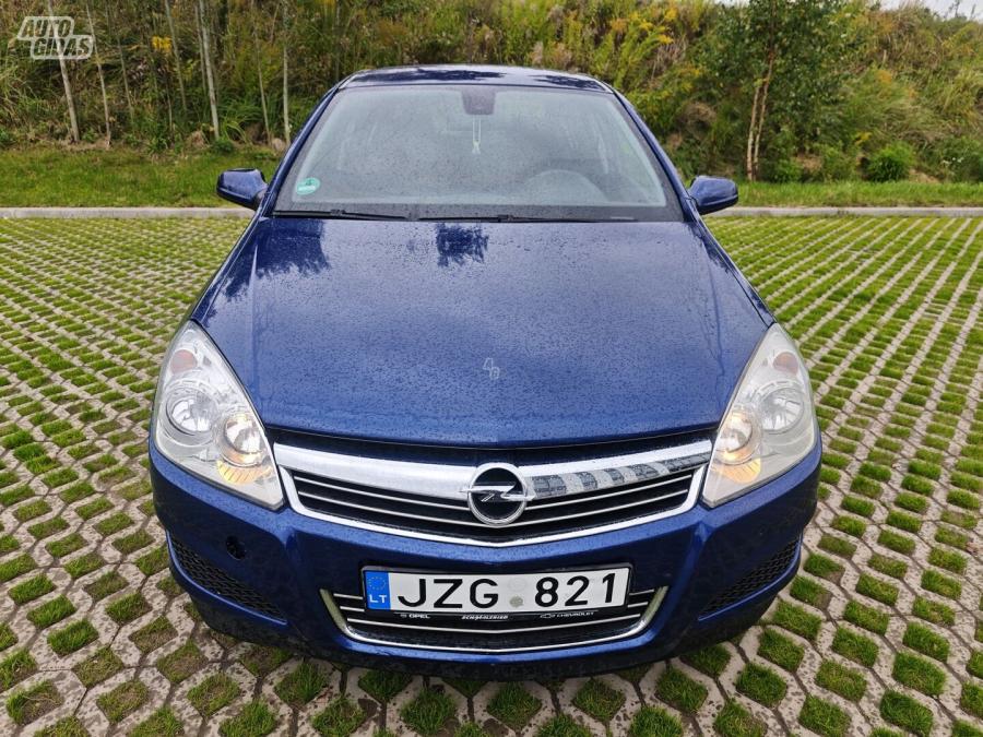 Opel Astra 2007 in Vilnius, with an engine capacity of 1.90 L and mileage of 283 thousand km for 1200 €, photo 4 on AUTOMOTO.COM.LV