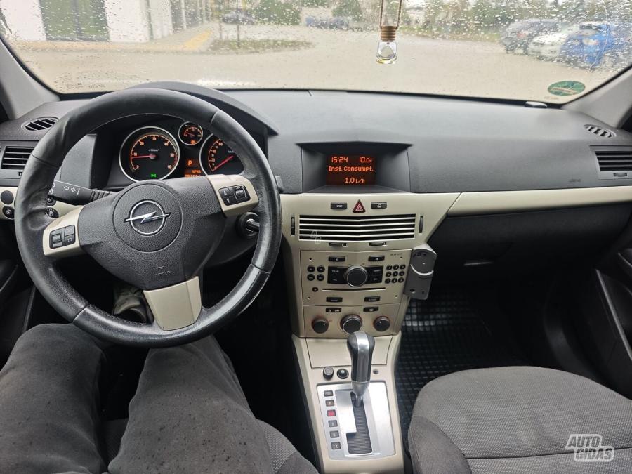 Opel Astra 2007 in Vilnius, with an engine capacity of 1.90 L and mileage of 283 thousand km for 1200 €, photo 8 on AUTOMOTO.COM.LV