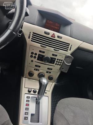 Opel Astra 2007 in Vilnius, with an engine capacity of 1.90 L and mileage of 283 thousand km for 1200 €, photo 9 on AUTOMOTO.COM.LV