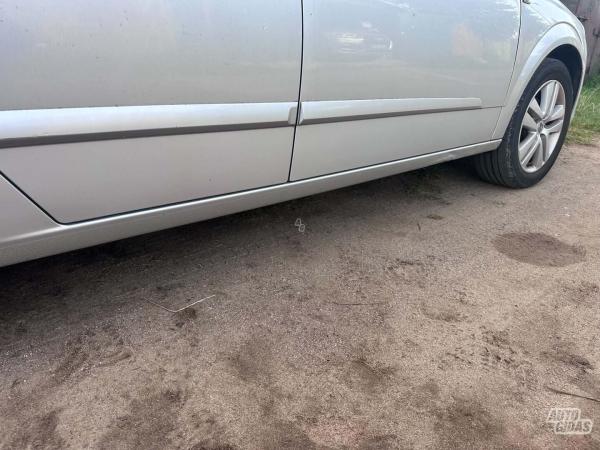 Opel Astra 2007 Klaipėda vietnē Opel Astra 2007 Klaipėda, ar dzinēja tilpumu 1.70 L un nobraukumu 274 tūkst. km par 500 €, foto 9 vietnē AUTOMOTO.COM.LV