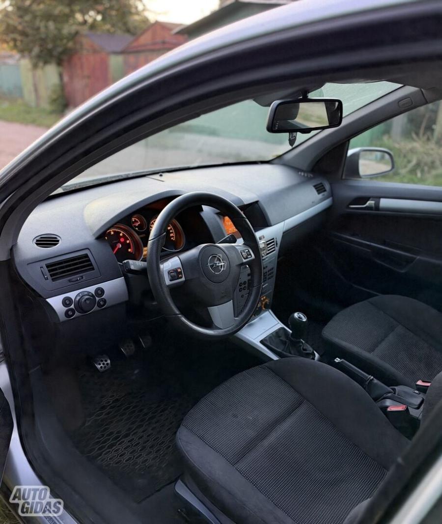 Opel Astra 2007 in Klaipeda, with an engine capacity of 1.70 L and mileage of 274 thousand km for 500 €, photo 12 on AUTOMOTO.COM.LV