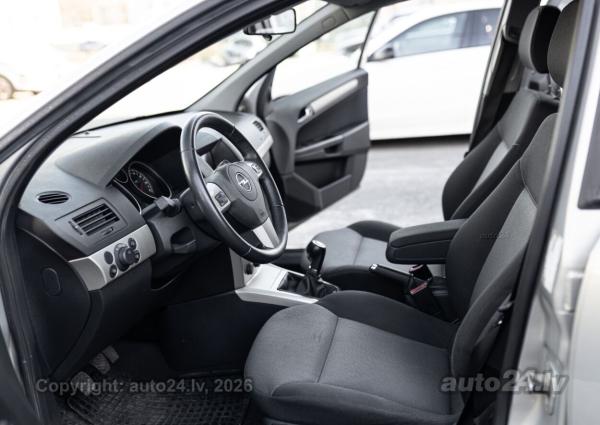 Opel Astra 2008 in Tallinn, with an engine capacity of 1.60 L and mileage of 126 thousand km for 2999 €, photo 11 on AUTOMOTO.COM.LV