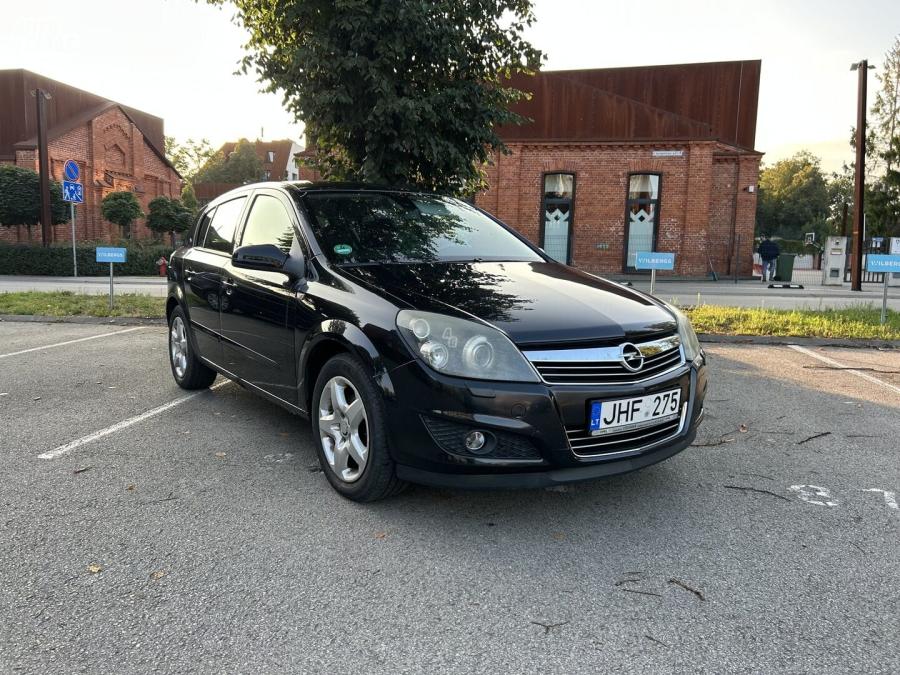 Opel Astra 2008 in Kaunas, with an engine capacity of 1.60 L and mileage of 221 thousand km for 650 €, photo 3 on AUTOMOTO.COM.LV