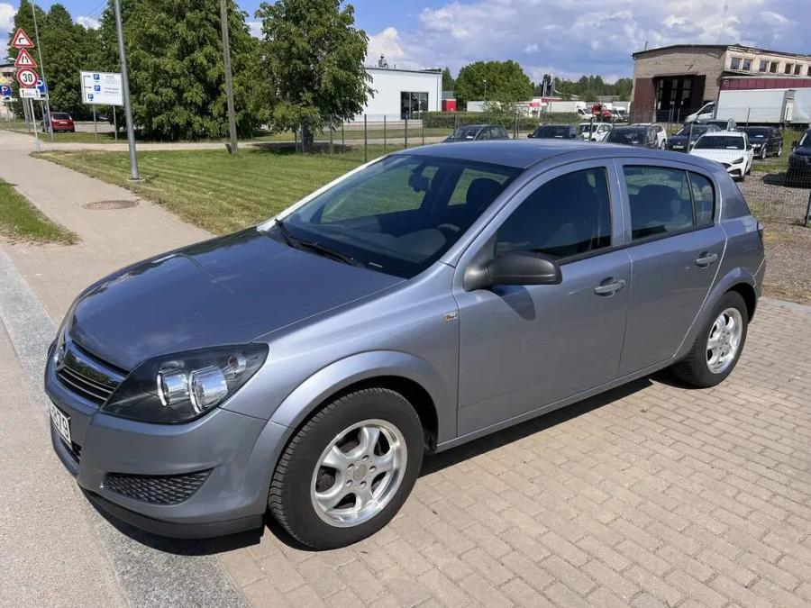 Opel Astra 2009 in Riga, with an engine capacity of 1.60 L and mileage of 215 thousand km for 3550 €, photo 1 on AUTOMOTO.COM.LV