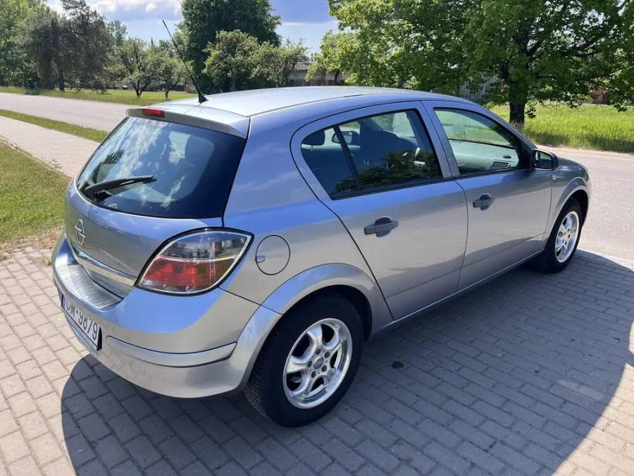 Opel Astra 2009 in Riga, with an engine capacity of 1.60 L and mileage of 215 thousand km for 3550 €, photo 5 on AUTOMOTO.COM.LV