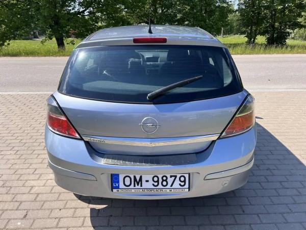 Opel Astra 2009 in Riga, with an engine capacity of 1.60 L and mileage of 215 thousand km for 3550 €, photo 5 on AUTOMOTO.COM.LV