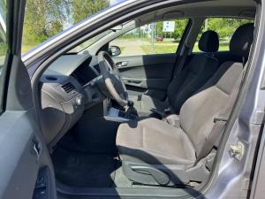Opel Astra 2009 in Riga, with an engine capacity of 1.60 L and mileage of 215 thousand km for 3550 €, photo 9 on AUTOMOTO.COM.LV