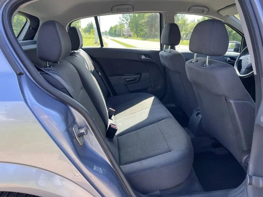Opel Astra 2009 in Riga, with an engine capacity of 1.60 L and mileage of 215 thousand km for 3550 €, photo 12 on AUTOMOTO.COM.LV
