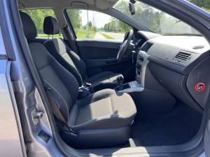Opel Astra 2009 in Riga, with an engine capacity of 1.60 L and mileage of 215 thousand km for 3550 €, photo 13 on AUTOMOTO.COM.LV