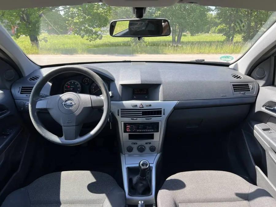 Opel Astra 2009 in Riga, with an engine capacity of 1.60 L and mileage of 215 thousand km for 3550 €, photo 14 on AUTOMOTO.COM.LV
