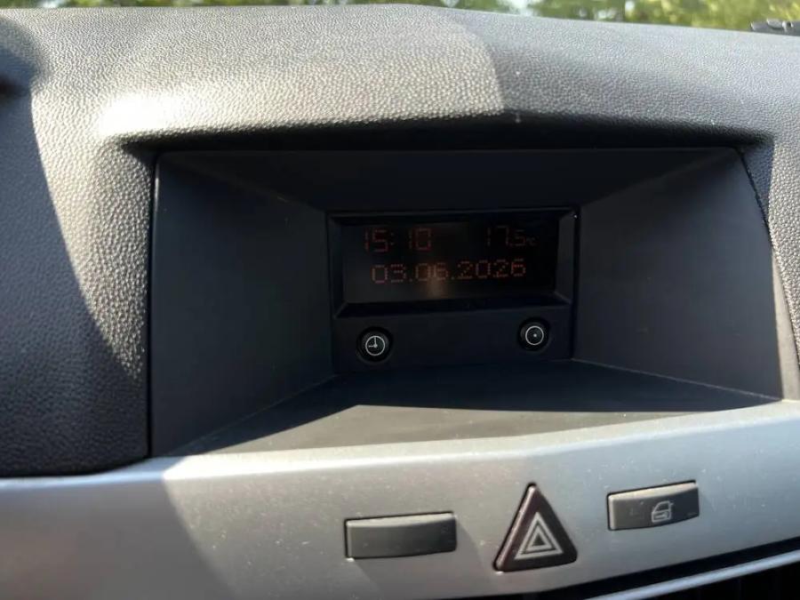 Opel Astra 2009 in Riga, with an engine capacity of 1.60 L and mileage of 215 thousand km for 3550 €, photo 16 on AUTOMOTO.COM.LV