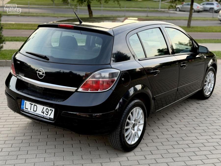 Opel Astra 2009 in Vilnius, with an engine capacity of 1.90 L and mileage of 238 thousand km for 3500 €, photo 8 on AUTOMOTO.COM.LV