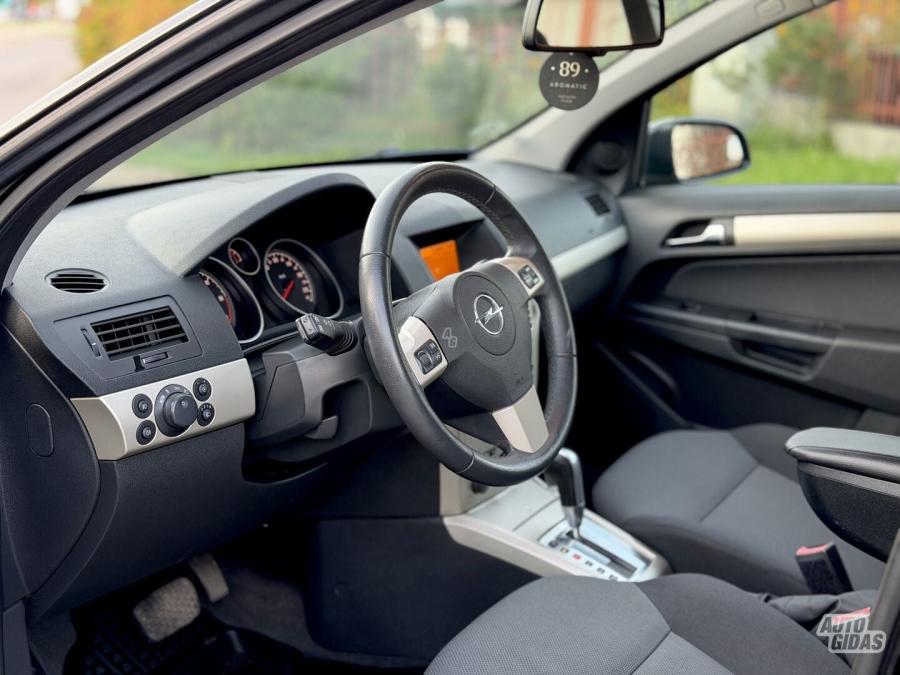 Opel Astra 2009 in Vilnius, with an engine capacity of 1.90 L and mileage of 238 thousand km for 3500 €, photo 17 on AUTOMOTO.COM.LV