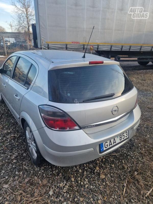 Opel Astra 2009 in Panevezys, with an engine capacity of 1.60 L and mileage of 210 thousand km for 450 €, photo 1 on AUTOMOTO.COM.LV