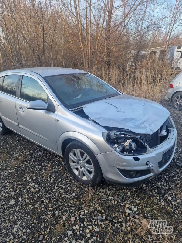 Opel Astra 2009 in Panevezys, with an engine capacity of 1.60 L and mileage of 210 thousand km for 450 €, photo 6 on AUTOMOTO.COM.LV