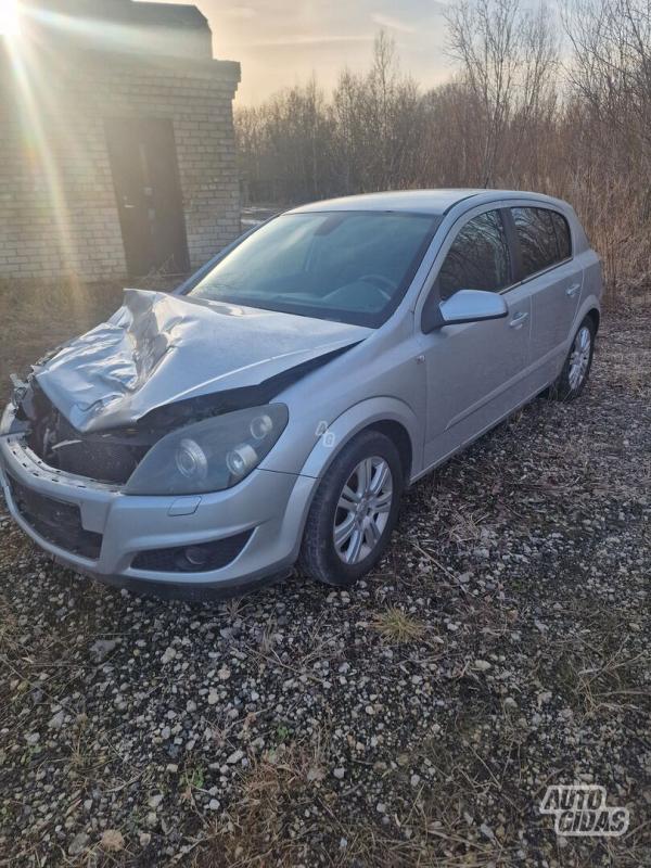 Opel Astra 2009 in Panevezys, with an engine capacity of 1.60 L and mileage of 210 thousand km for 450 €, photo 8 on AUTOMOTO.COM.LV