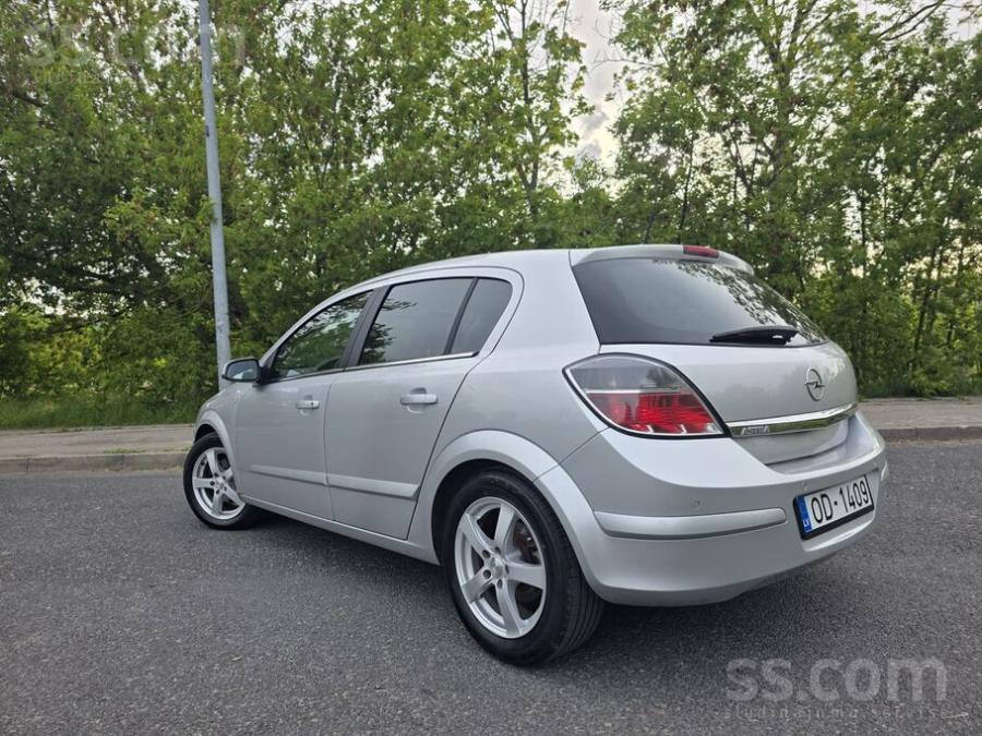Opel Astra 2010 in Riga, with an engine capacity of 1.80 L and mileage of 142 thousand km for 2900 €, photo 2 on AUTOMOTO.COM.LV