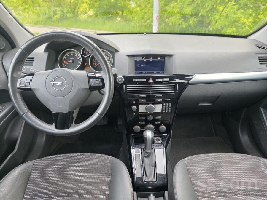 Opel Astra 2010 in Riga, with an engine capacity of 1.80 L and mileage of 142 thousand km for 2900 €, photo 7 on AUTOMOTO.COM.LV