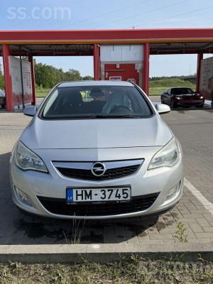 Opel Astra 2010 Rīga, ar dzinēja tilpumu 1.70 L un nobraukumu 245 tūkst. km par 3500 €, foto 2 vietnē AUTOMOTO.COM.LV