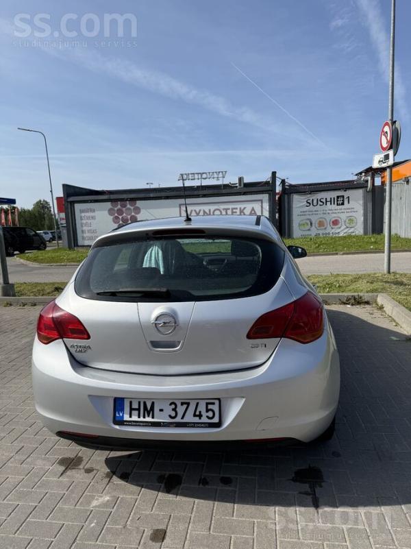 Opel Astra 2010 Rīga, ar dzinēja tilpumu 1.70 L un nobraukumu 245 tūkst. km par 3500 €, foto 4 vietnē AUTOMOTO.COM.LV
