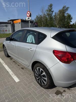 Opel Astra 2010 Rīga, ar dzinēja tilpumu 1.70 L un nobraukumu 245 tūkst. km par 3500 €, foto 5 vietnē AUTOMOTO.COM.LV