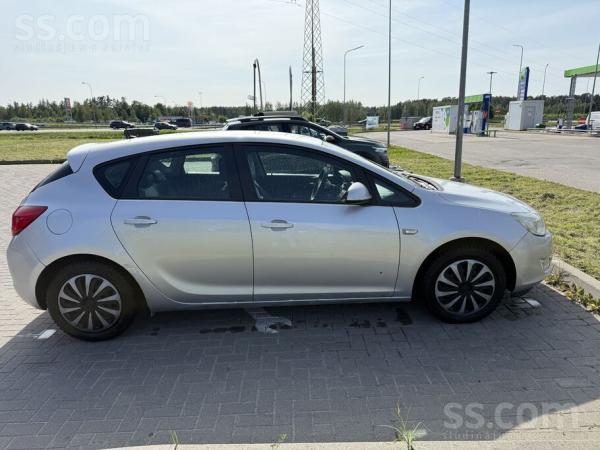 Opel Astra 2010 Rīga, ar dzinēja tilpumu 1.70 L un nobraukumu 245 tūkst. km par 3500 €, foto 6 vietnē AUTOMOTO.COM.LV