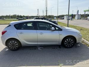 Opel Astra 2010 Rīga, ar dzinēja tilpumu 1.70 L un nobraukumu 245 tūkst. km par 3500 €, foto 6 vietnē AUTOMOTO.COM.LV