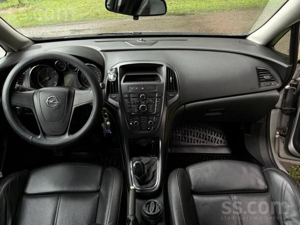 Opel Astra 2010 Rīga, ar dzinēja tilpumu 1.70 L un nobraukumu 245 tūkst. km par 3500 €, foto 9 vietnē AUTOMOTO.COM.LV