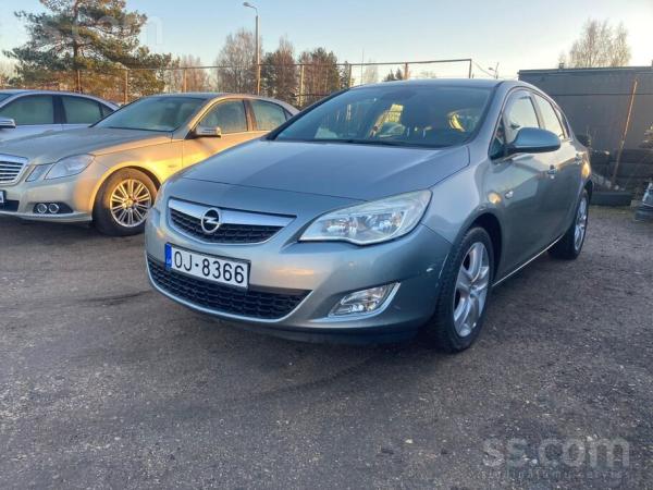 Opel Astra 2010 in Riga, with an engine capacity of 1.70 L and mileage of 284 thousand km for 3200 €, photo 1 on AUTOMOTO.COM.LV
